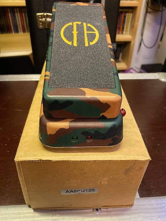 Dunlop DB01B Dimebag Cry Baby From Hell Wah (Gebraucht) in Rickenbach ...