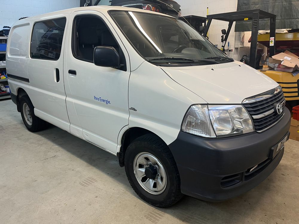 Toyota Hiace D-4D mit Klima, Anhängerkupplung und 4x4 (Gebraucht) in ...