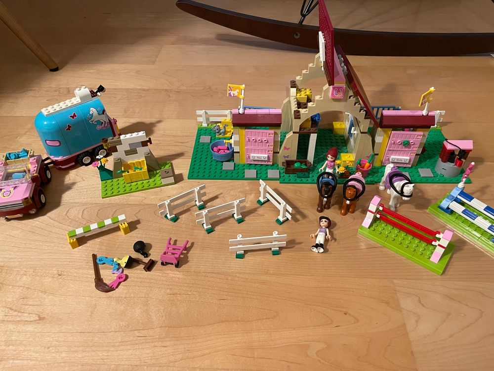 Lego Friends Reithof mit Auto und Pferdeanhänger (Gebraucht) in Uetikon ...