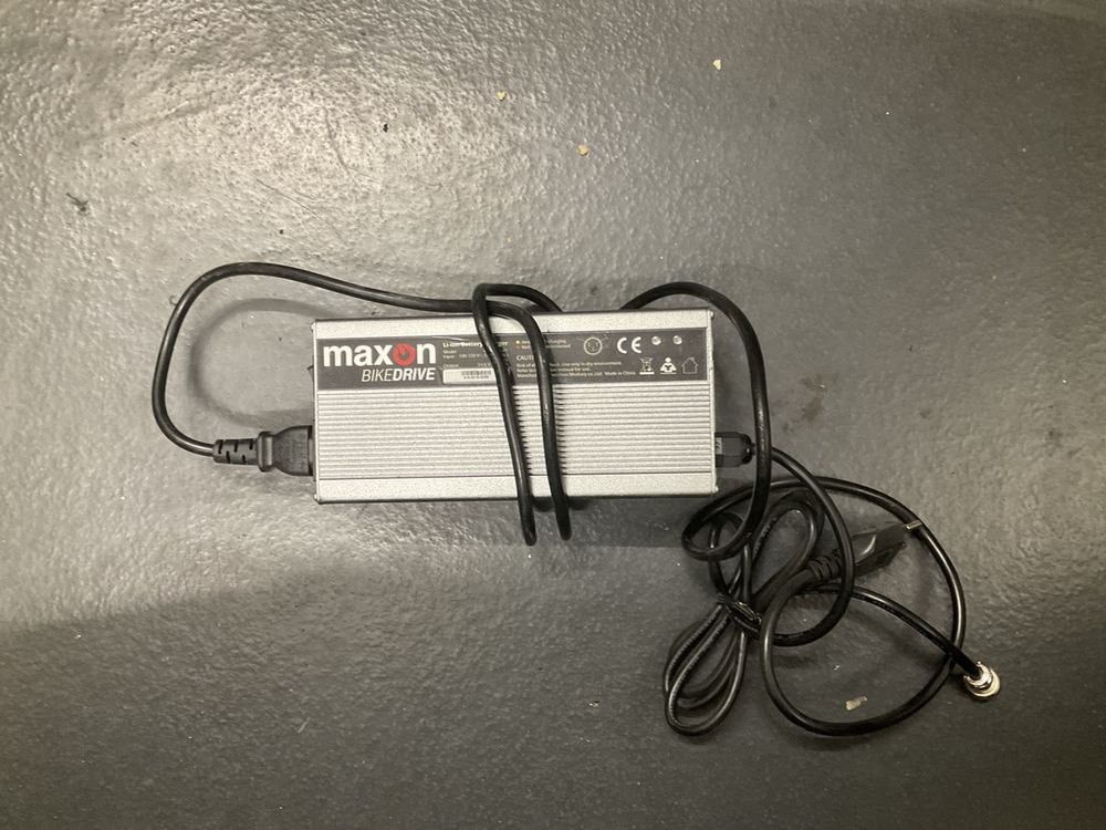 Maxon Ladegerät (Gebraucht) in Zürich für CHF 1 – nur Abholung auf ...