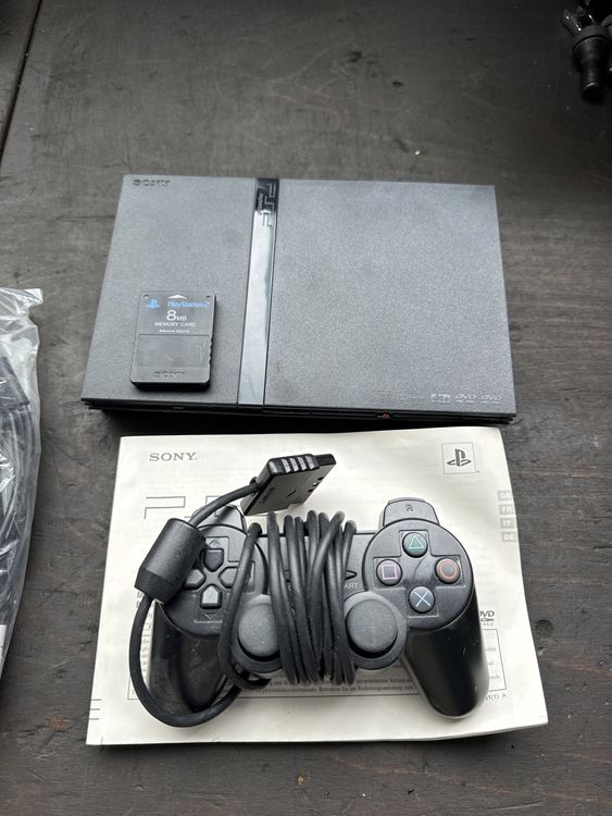 Sony PlayStation 2 Console with Buzz Controllers & Game! (Gebraucht) in ...