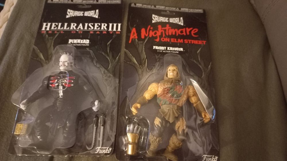 Freddy Kreuger &Pinhead Savage World 2 Action Figuren (Gebraucht) in ...