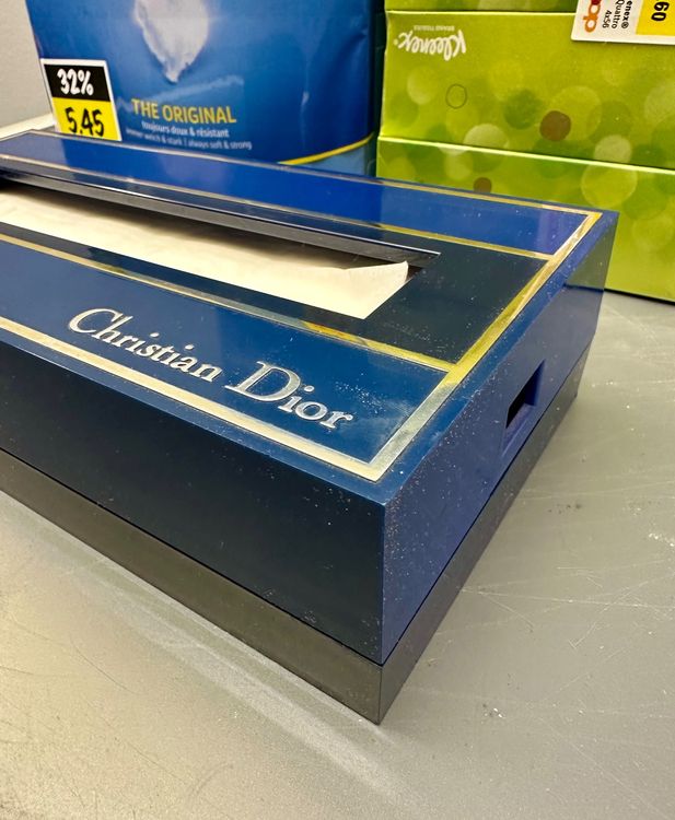 VINTAGE KLEENEX BOX „DIOR“ AB 1.-!!! (Gebraucht) in Zürich für CHF 1 ...