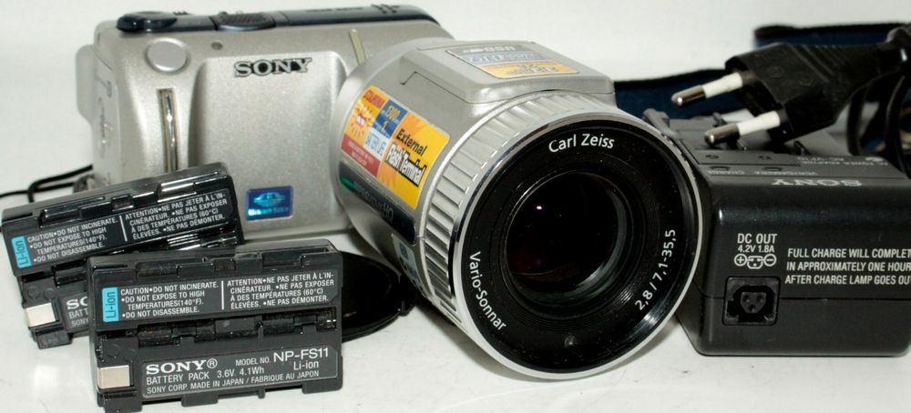 SONY DSC F505V CARL ZEISS VARIO + 2 Akkus + Ladegerät (Gebraucht) in Allschwil für CHF 22 – mit ...