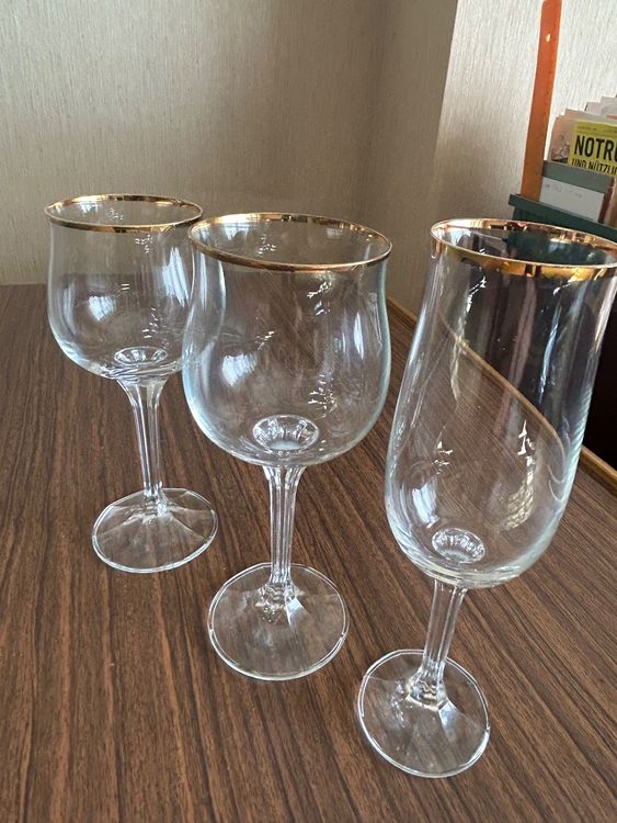 Glaser Mit Goldenem Rand