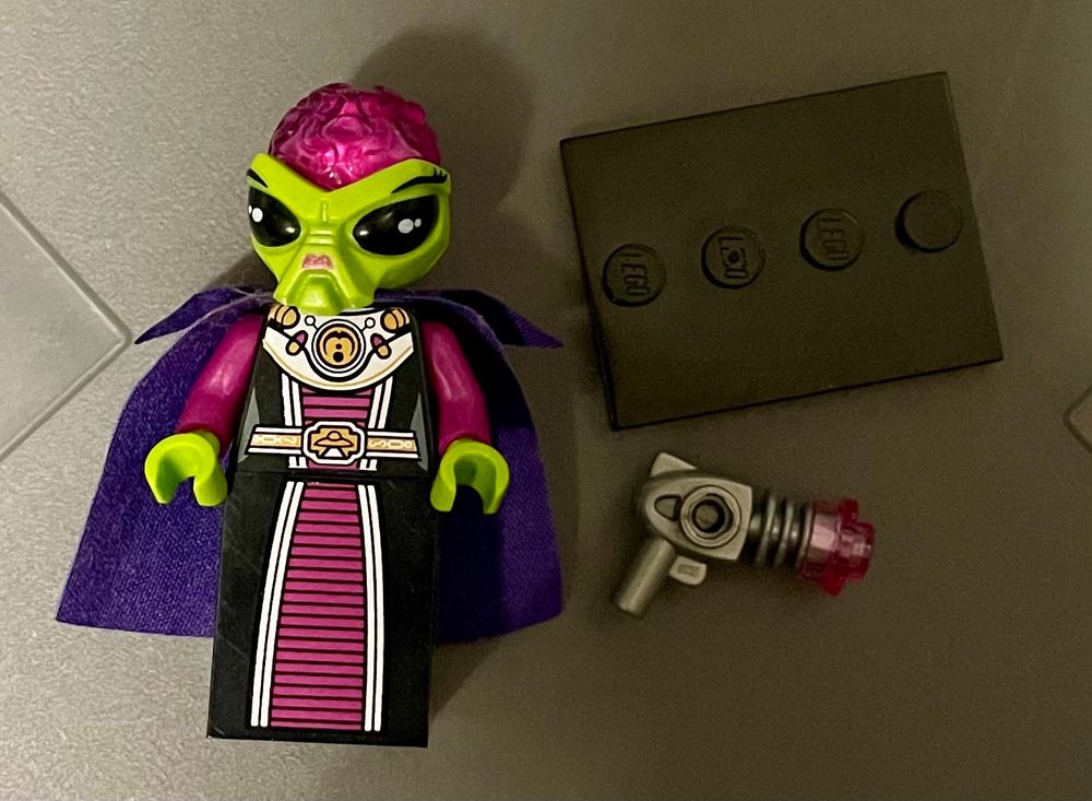 Lego Minifigure Series 8 - Alien Villainess (Gebraucht) in Glattpark(Opfikon) für CHF 10 – mit ...