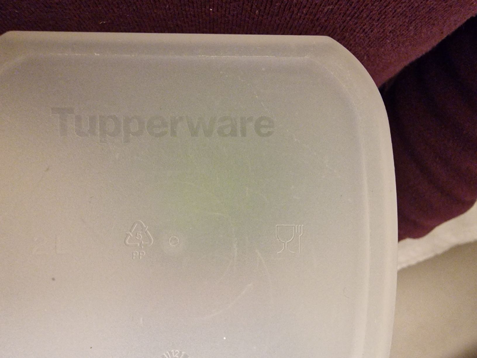 Tupperware Behälter 2 Liter, ideal für den Kühlschrank! (Gebraucht) in ...