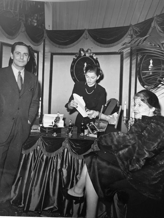 Foto by Willy Maywald um 1955 Christian Dior (Gebraucht) in Bern für CHF 50 – mit Lieferung auf ...