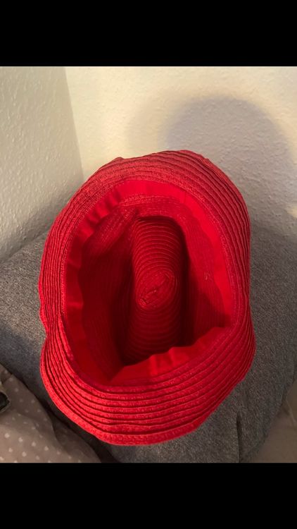 Chapeau rouge (Neuf (Voir description)) à Morges pour CHF 9 – avec ...
