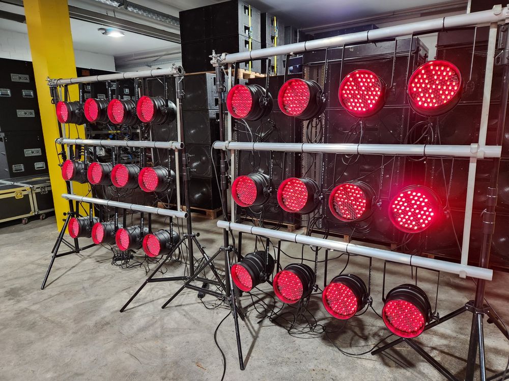 LED PAR Scheinwerfer / Set zu 24 Stück mit 4 Cases / Set 2 (Gebraucht ...