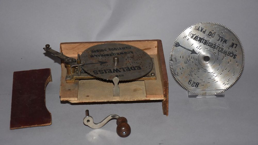 antike kleine Musikorgel Drehorgel (Defekt) in Wallisellen für CHF 42 ...