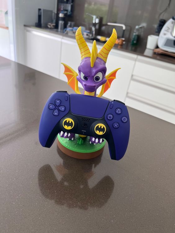 Spyro Cable Guys stand for controller (Gebraucht) in Losone für CHF 1 – mit Lieferung auf ...