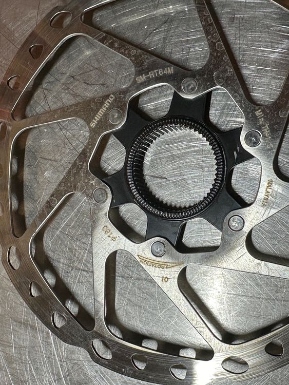 Disques Shimano 160 & 180 mm avec écrous neufs (Gebraucht) in Grandsivaz für CHF 20 – mit ...