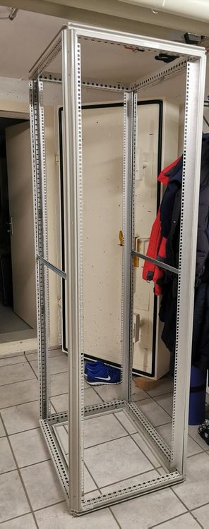 Server / Telekom. Rack (Gebraucht) in Winkel für CHF 2 – nur Abholung ...