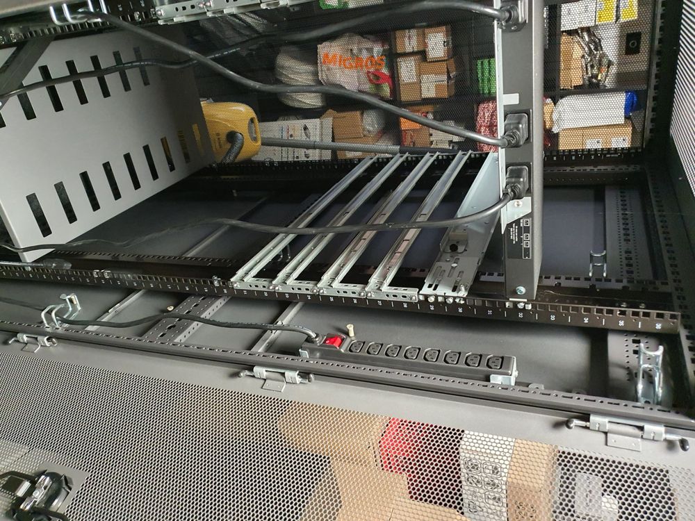 HP Server Rack 36 HE (Gebraucht) in Bassersdorf für CHF 50 – nur ...