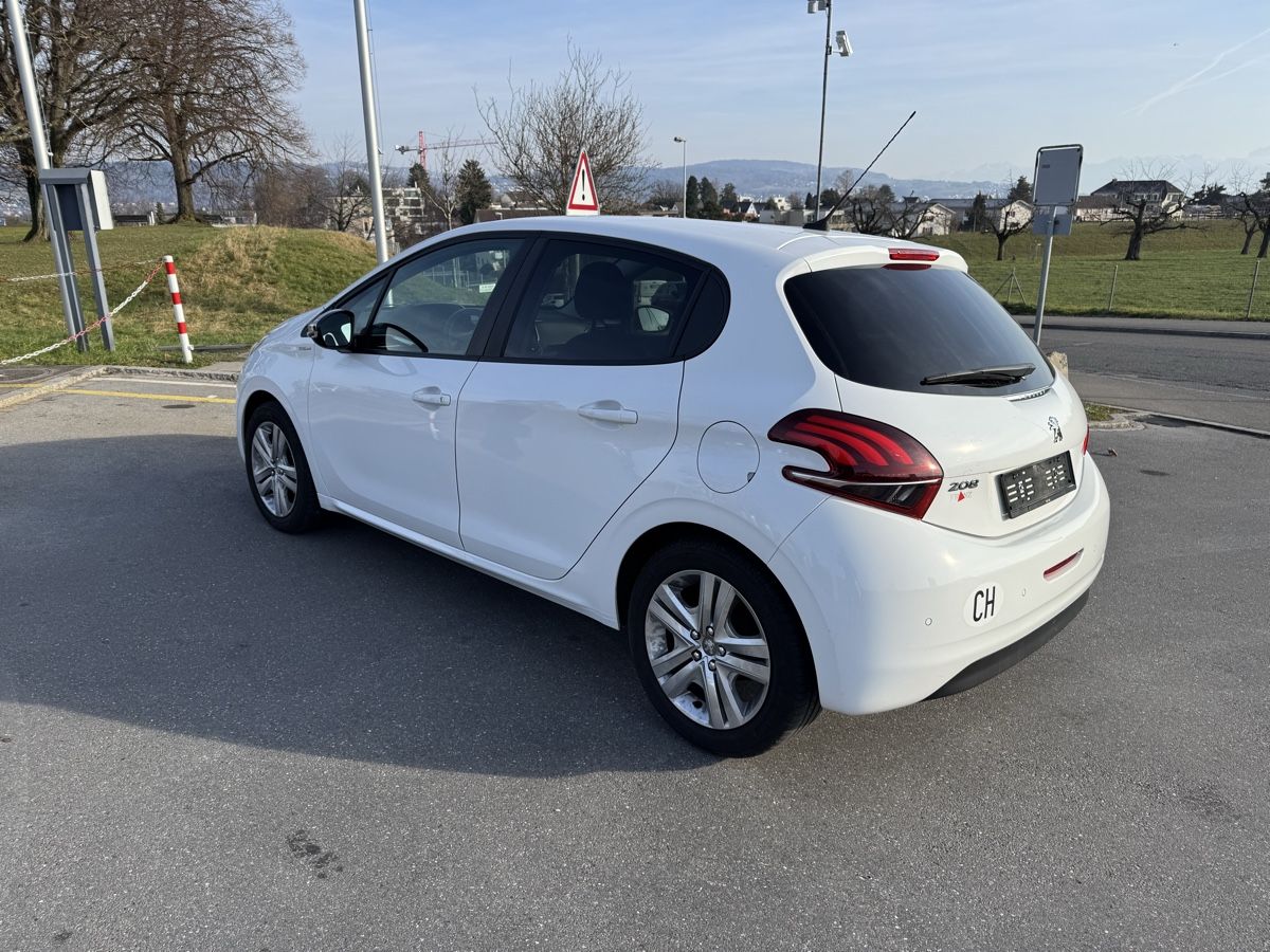Peugeot 208, 1.2 VTI, Manual, Petrol - Low Mileage! (Gebraucht) in ...