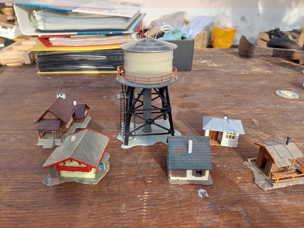 lot décors maquettes de train (plusieurs bâtiments) (D'occasion) à ...