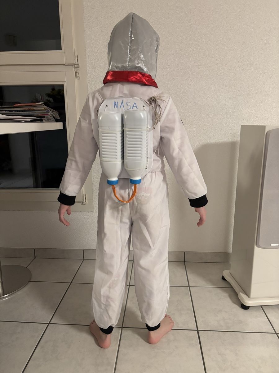 Astronauten Kostüm ( kinder 5 - 7 Jahre) (Gebraucht) in Liestal für CHF ...