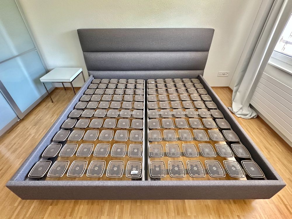 Tempur Bett Grau gepolstert 2x2m Super King Size (Gebraucht) in Thalwil für CHF 150 – nur ...