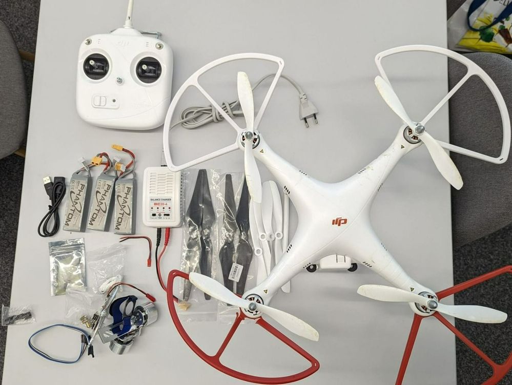 DJI Phantom 1 mit aktiv-Gimbal, 3 Akkus (Gebraucht) in Uitikon Waldegg ...
