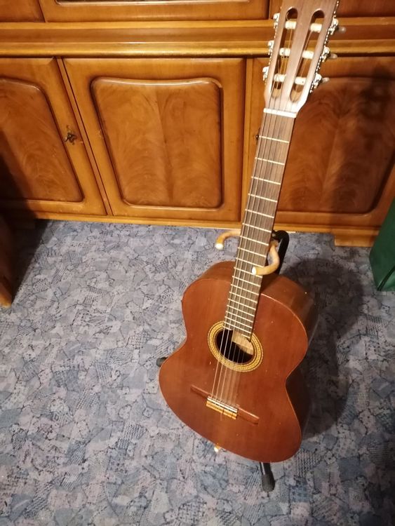 GITARRE J. PEREZ plus Ständer | Kaufen auf Ricardo