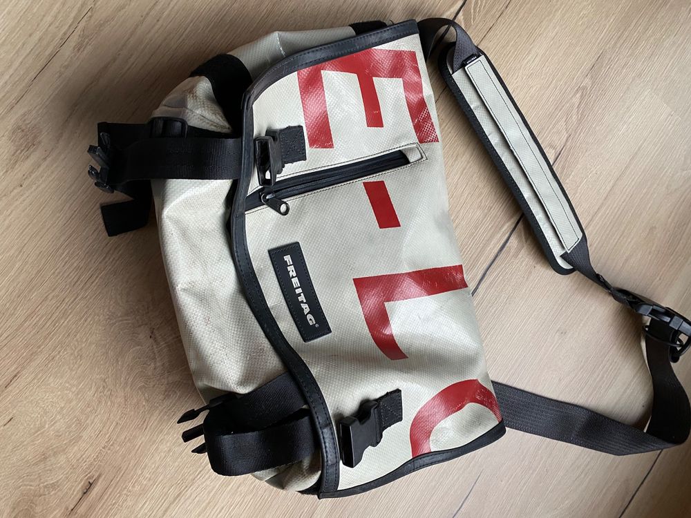 Freitag Tasche / Umhängetasche (Gebraucht) in Egg SZ für CHF 120 – mit ...