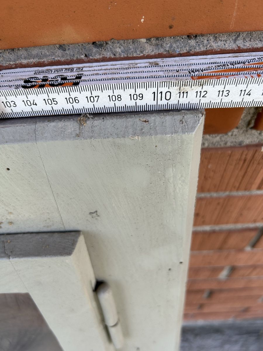 Fenster mit 2 Flügeln, sehr alt. (Gebraucht) in Gwatt (Thun) für CHF 85 ...