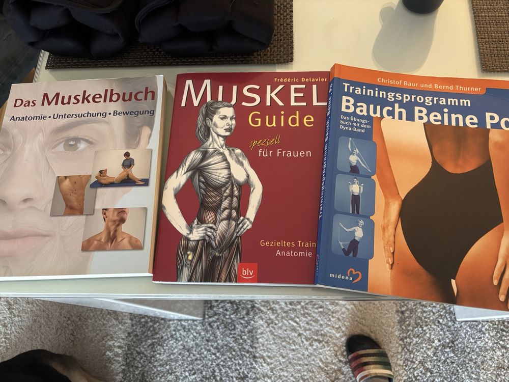 4 Fitnessbücher: Muskelaufbau, Anatomie, Training 💪 (Gebraucht) in Kaiseraugst für CHF 1 – nur ...