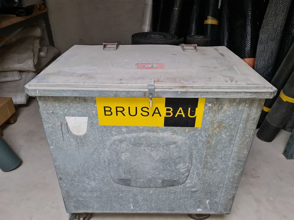 V-Zug Kehrichtcontainer ca 800l (Gebraucht) in Illgau für CHF 6 – nur Abholung auf Ricardo kaufen