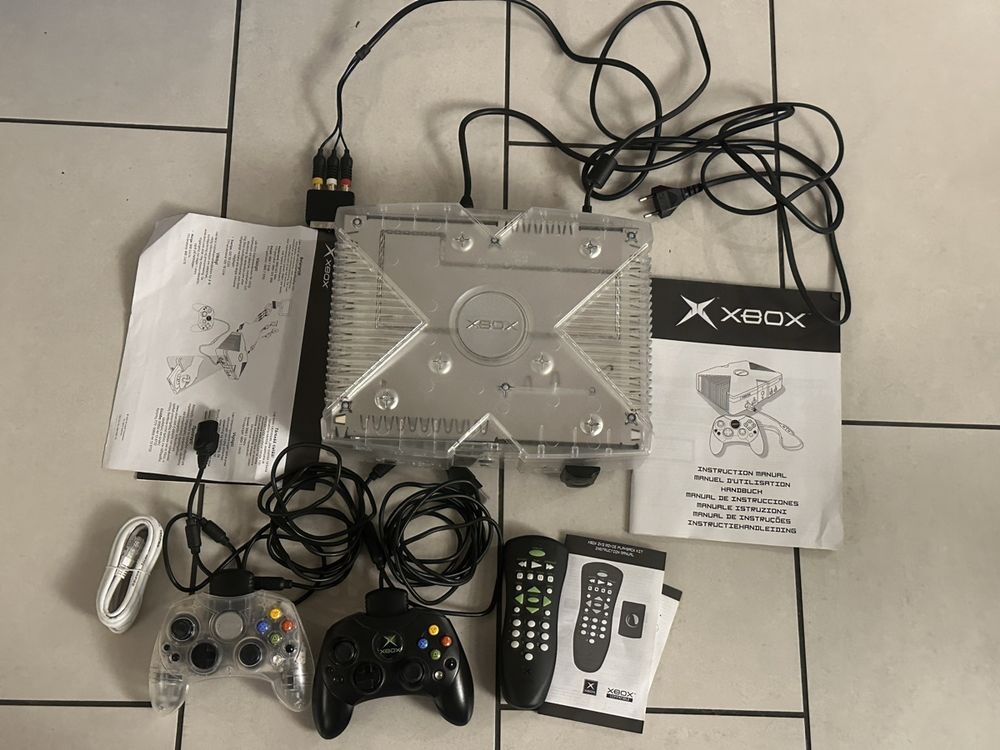 Limited Edition Crystal Xbox mit Controller (Gebraucht) in Deitingen ...