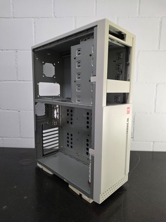 Gut erhaltener Retro PC Tower (Gebraucht) in Lausen für CHF 25 – nur ...