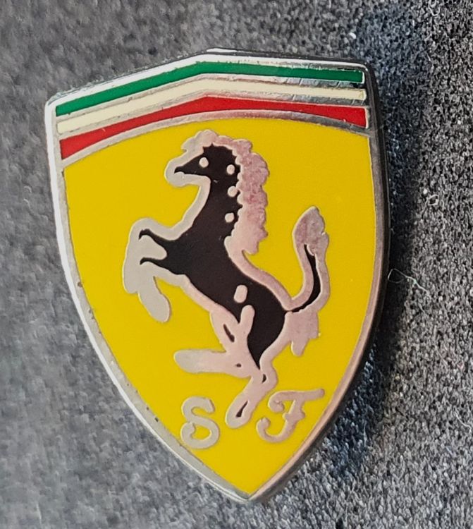 T995 - Pin Ferrari Logo Emblem (Gebraucht) in Reinach BL für CHF 3 ...