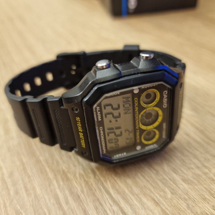 Montre CASIO Collection Digital AE-1300WH-1AV (Gebraucht) in Yverdon ...
