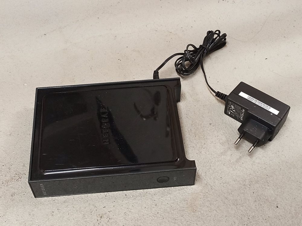 Netgear Wireless-N 300 Router WNR2000v2, Top Zustand! (Gebraucht) in ...