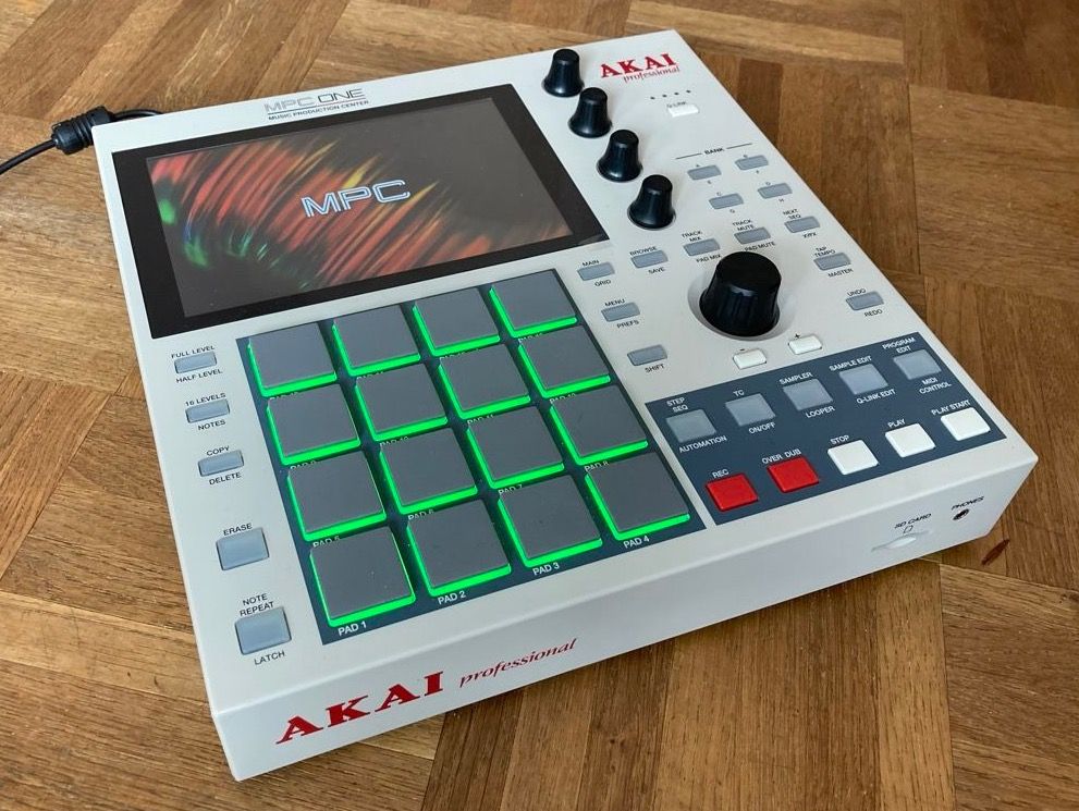 AKAI MPC ONE Retro + CASE (Neu (gemäss Beschreibung)) in Zürich für CHF ...