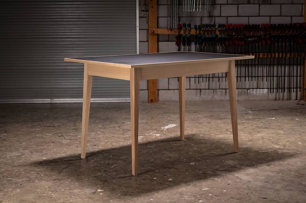 LINOLEUM TISCH SCHWARZ (Neu (gemäss Beschreibung)) in Beringen für CHF ...