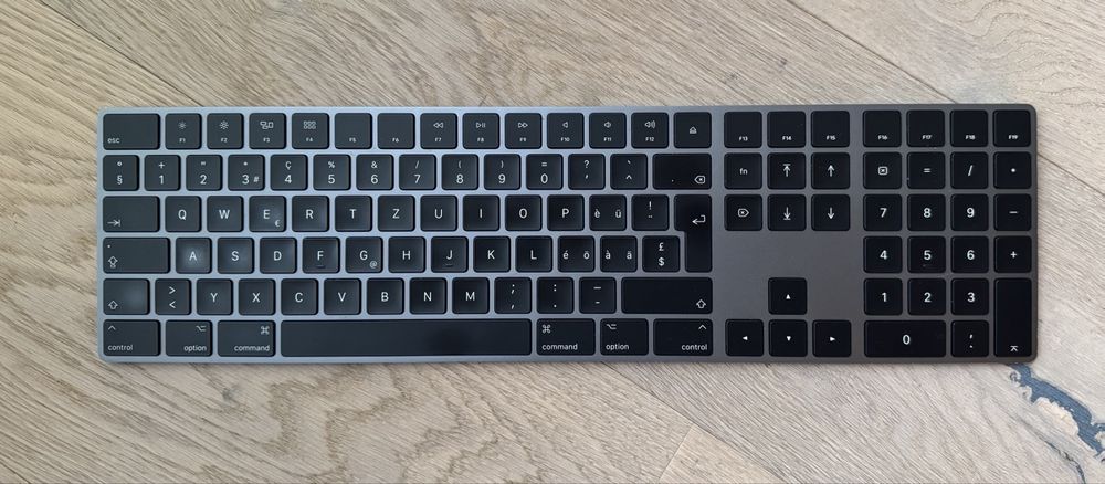 Apple Magic Keyboard mit Ziffernblock Deutsche Schweiz A1843 (Gebraucht ...
