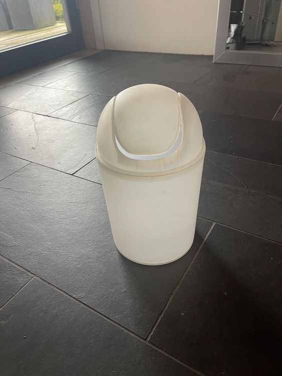 Kleiner Abfalleimer Transparent / Weiss (Gebraucht) in Bassersdorf für CHF 2 – mit Lieferung auf ...