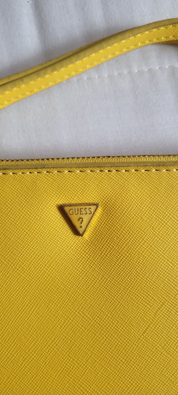 pochette guess (Neuf avec emballage d'origine) à Lausanne pour CHF 30 ...