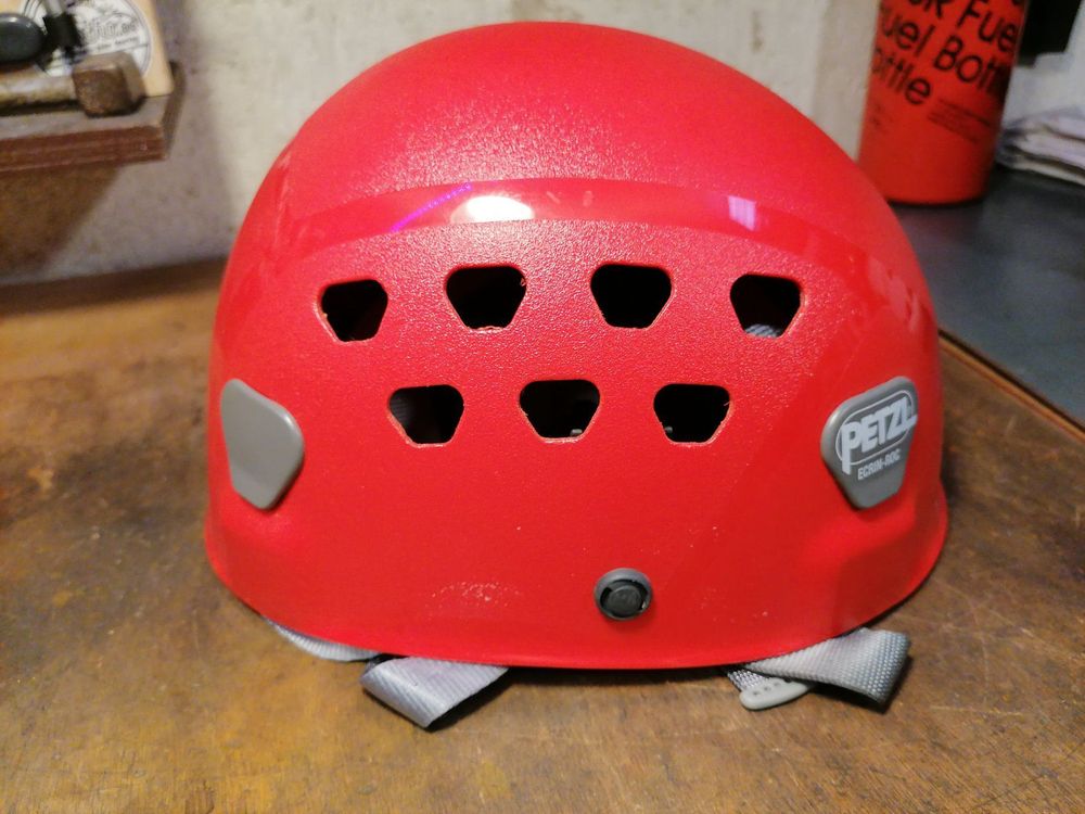 Petzel klettern helm (Gebraucht) in Adliswil für CHF 25 – mit Lieferung ...