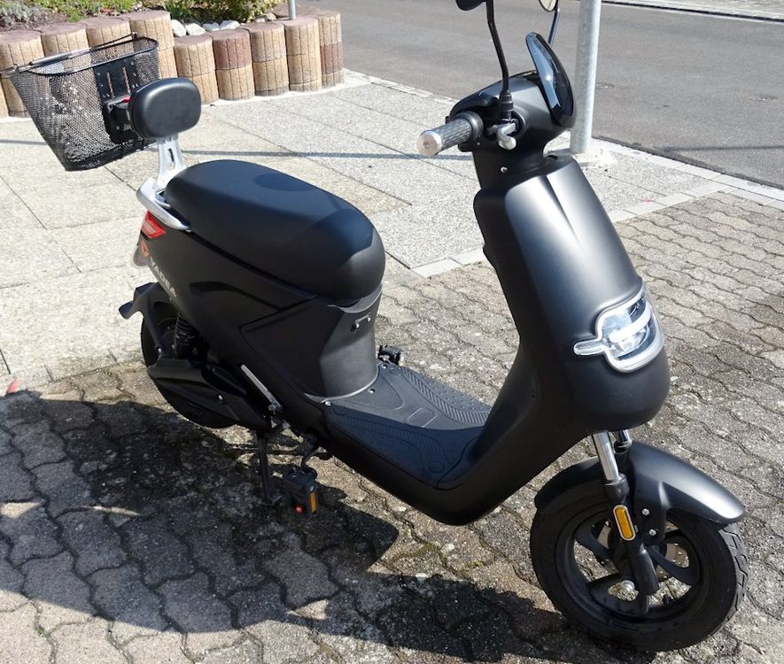 Wunderschöne Gebraucht E Roller Bilder
