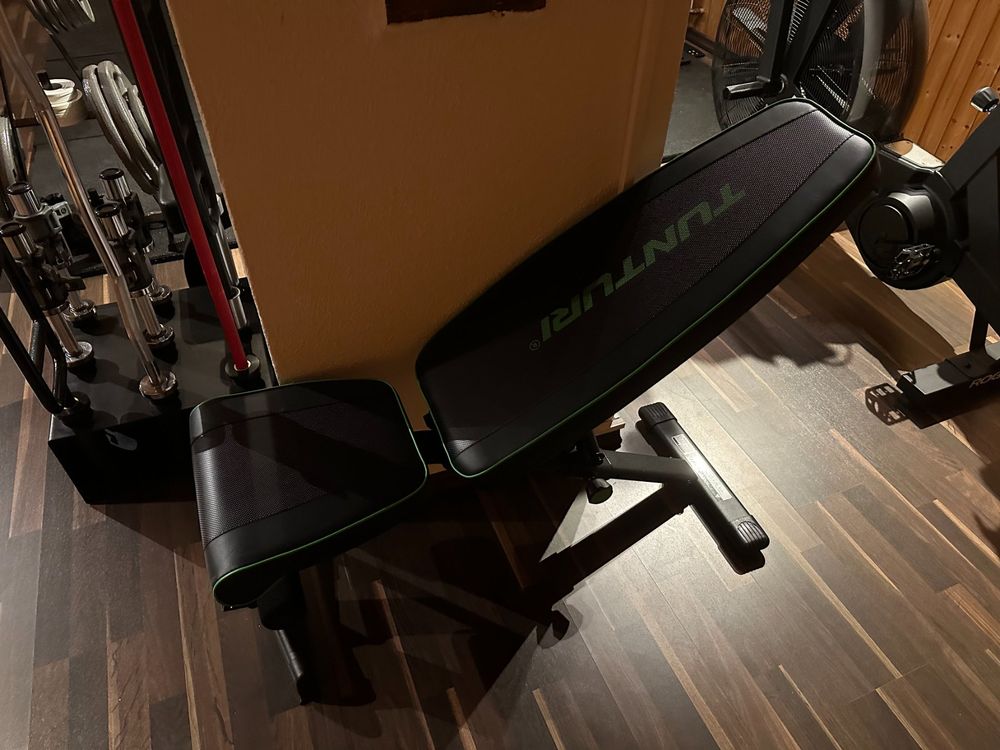 Home gym - power rack, flooring, monolift, 2x bench, straps (D'occasion ...