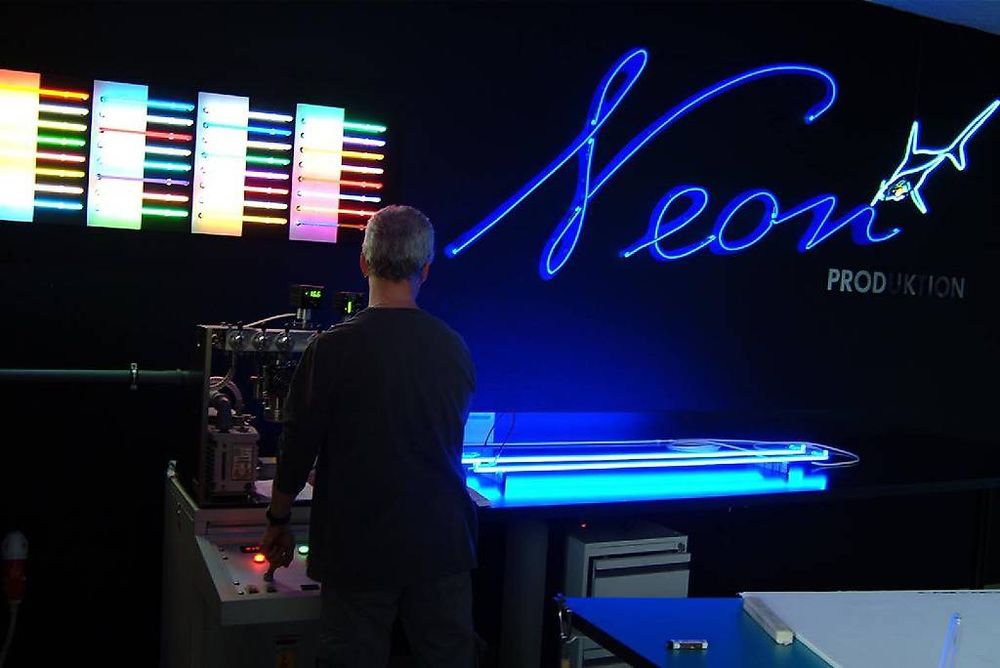 Neon Fertigungsanlage mit Zubehör (Gebraucht) in Richenthal für CHF ...