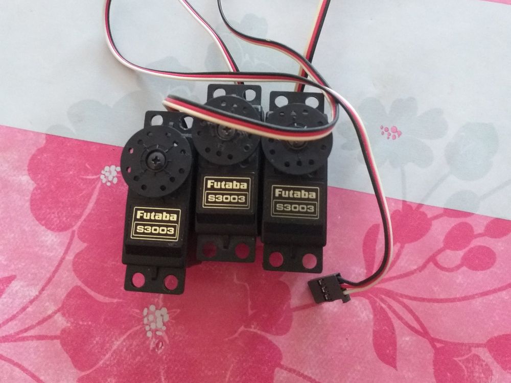 Servo - Futaba S3003 - set of 3 | Kaufen auf Ricardo