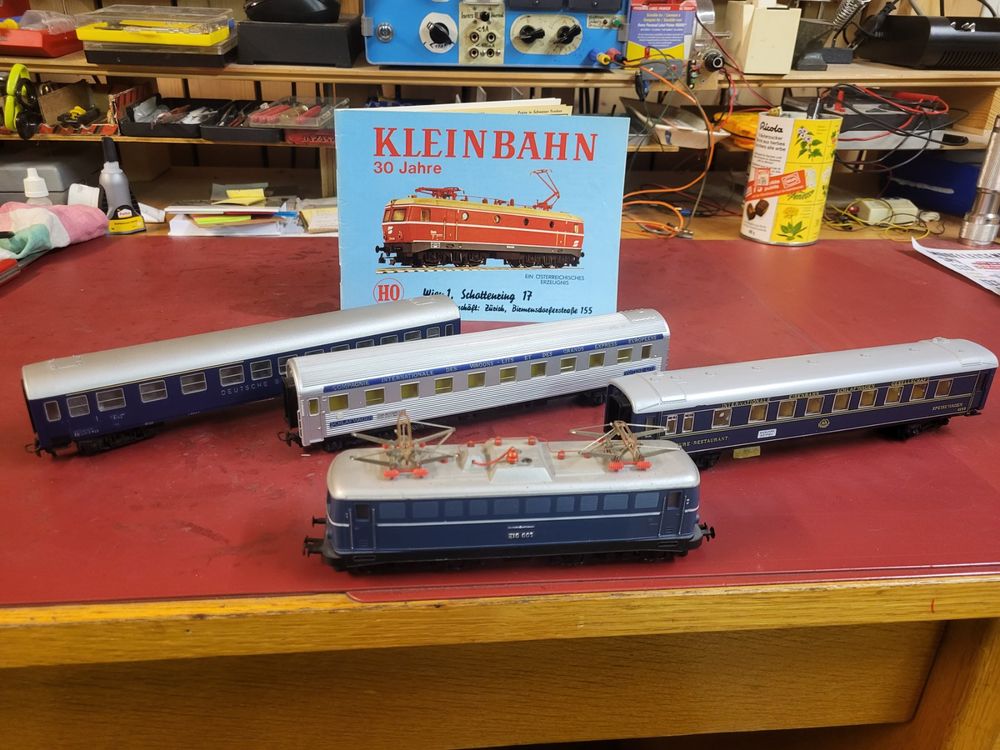 Kleinbahn HO, historischer Zug, E10, 3 internat. Wagen (Gebraucht) in Boll für CHF 33 – mit ...