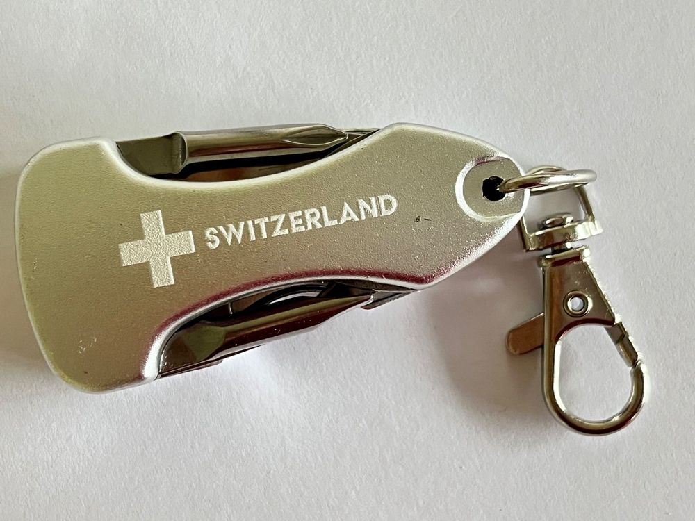 Multitool Keychain/Schlüsselanhänger, 5 in 1 & LED Light (Neu und ...