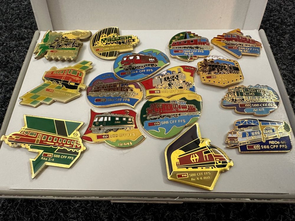 SBB Pin Sammlung (3 Serien à je 5 Pin) in SBB-Kartonbox (Gebraucht) in ...