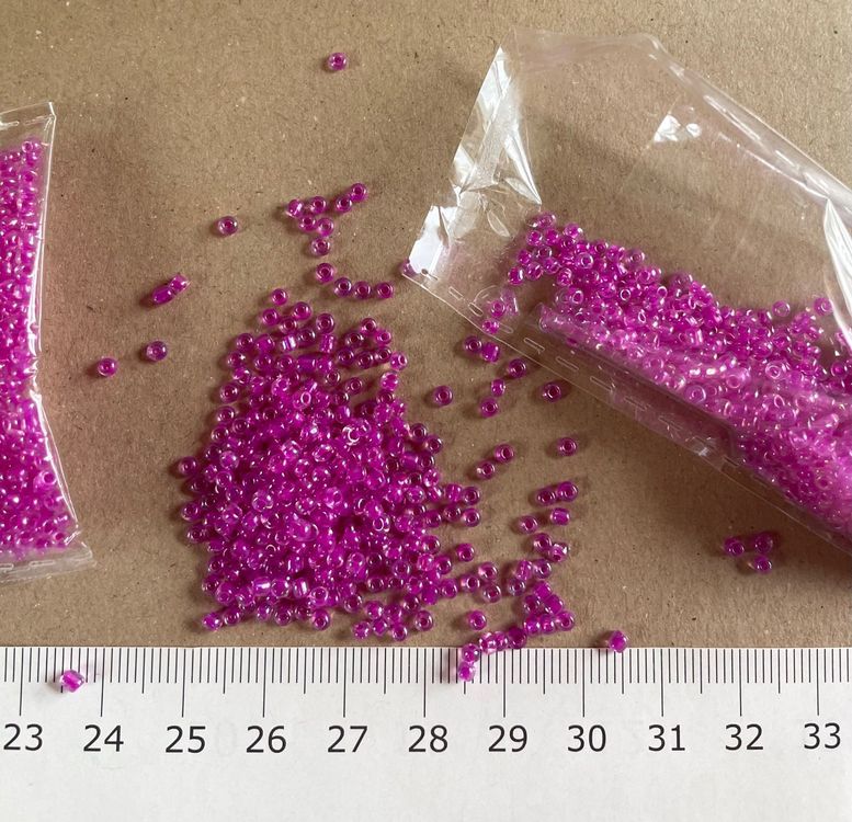 winzige Glasperlen. pink Czech Glas zum Basteln 2mm (Neu und originalverpackt) in Leuggern für ...