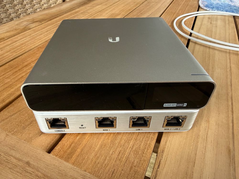 Unifi Cloud Key Gen2 mit Unifi Security Gateway (Gebraucht) in Gams für ...