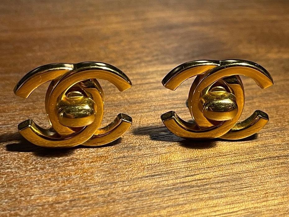 Chanel 1995 Ohrclips mit CC Lock (Gebraucht) in Otelfingen für CHF 255 – mit Lieferung auf ...